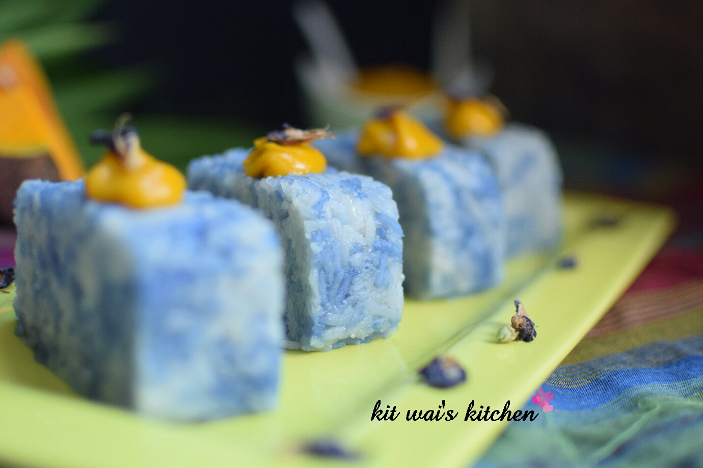 Kit Wai's kitchen : 蓝花咖椰糯米糕 ~ Pulut Tai Tai (Nyonya Steamed Blue ...