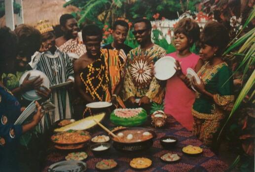 African Cooking: Ghanaian Cuisine: West African Peanut Stew & Gari Foto