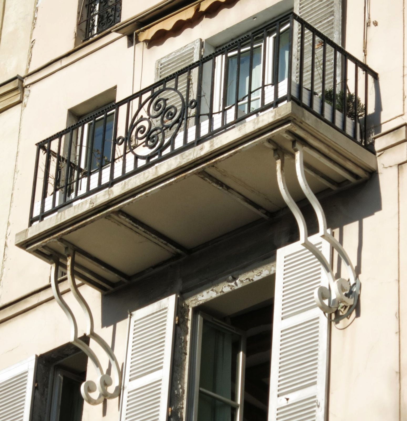 Combien ça porte ?: Balcons - Paris - Consoles métalliques