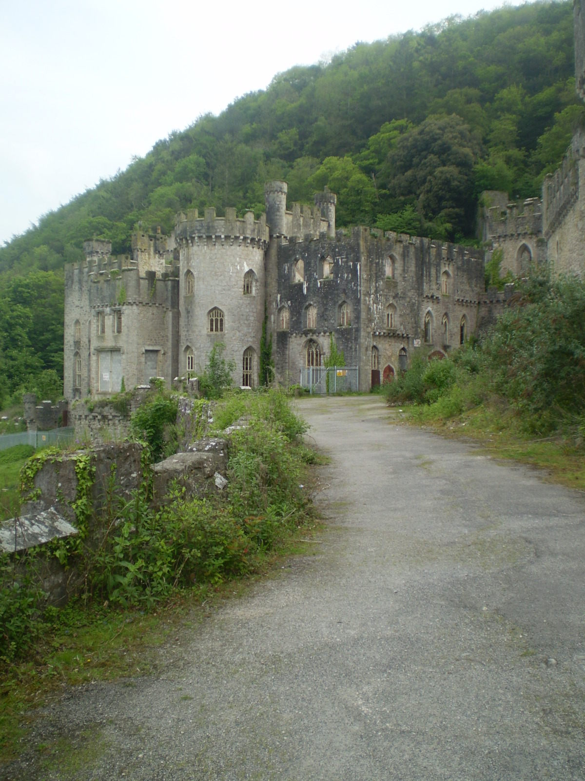 Lisa's World: Gwrych Castle After years of slow decline, a derelict ...