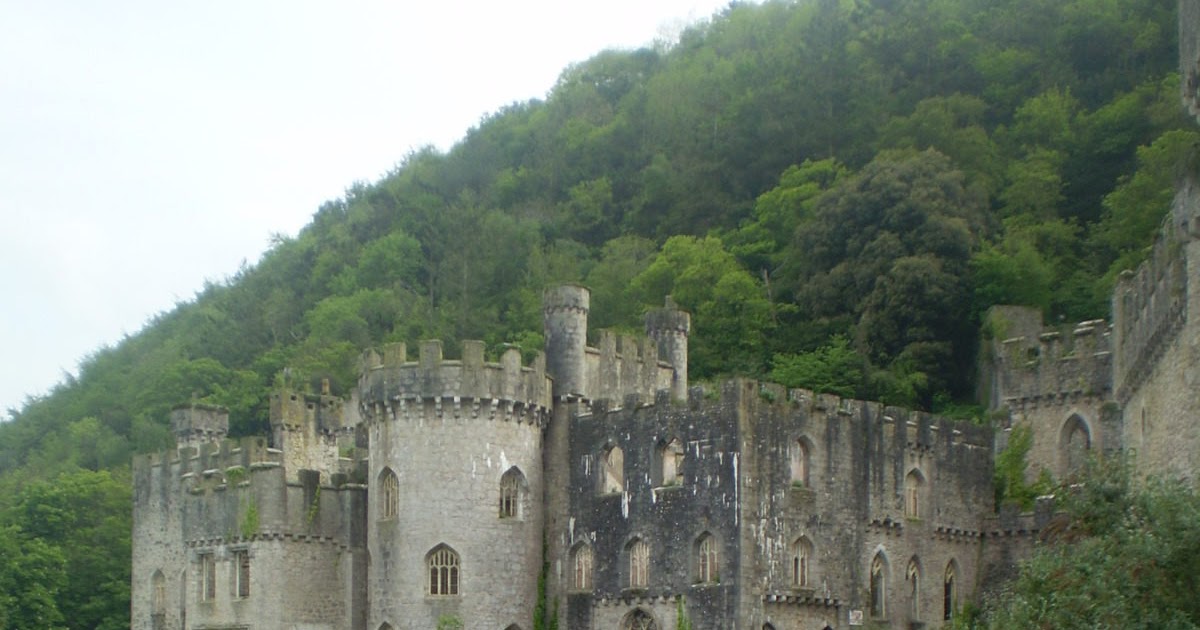 Lisa's World: Gwrych Castle After years of slow decline, a derelict ...