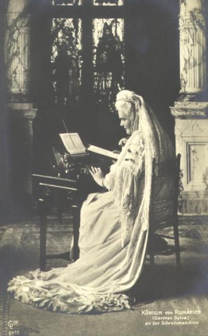 oz.Typewriter: Royal Typists