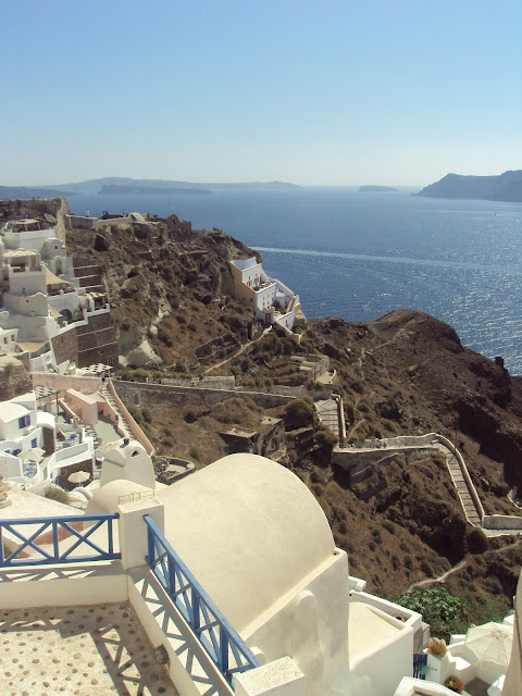 The Ridiculously Picturesque Oia | A Little Further North