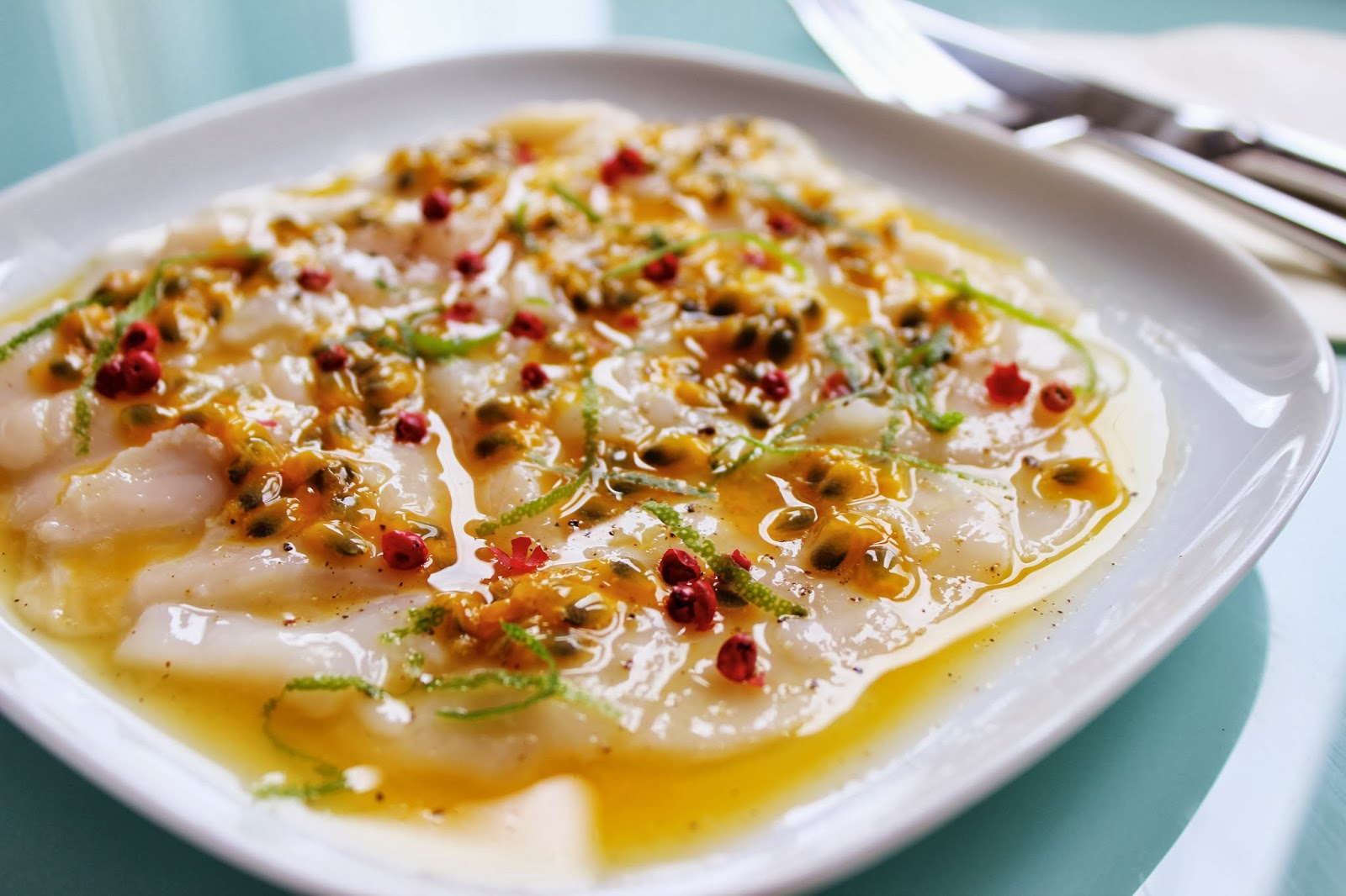 Cooking the city: Carpaccio de Saint-Jacques, fruits de la passion et ...
