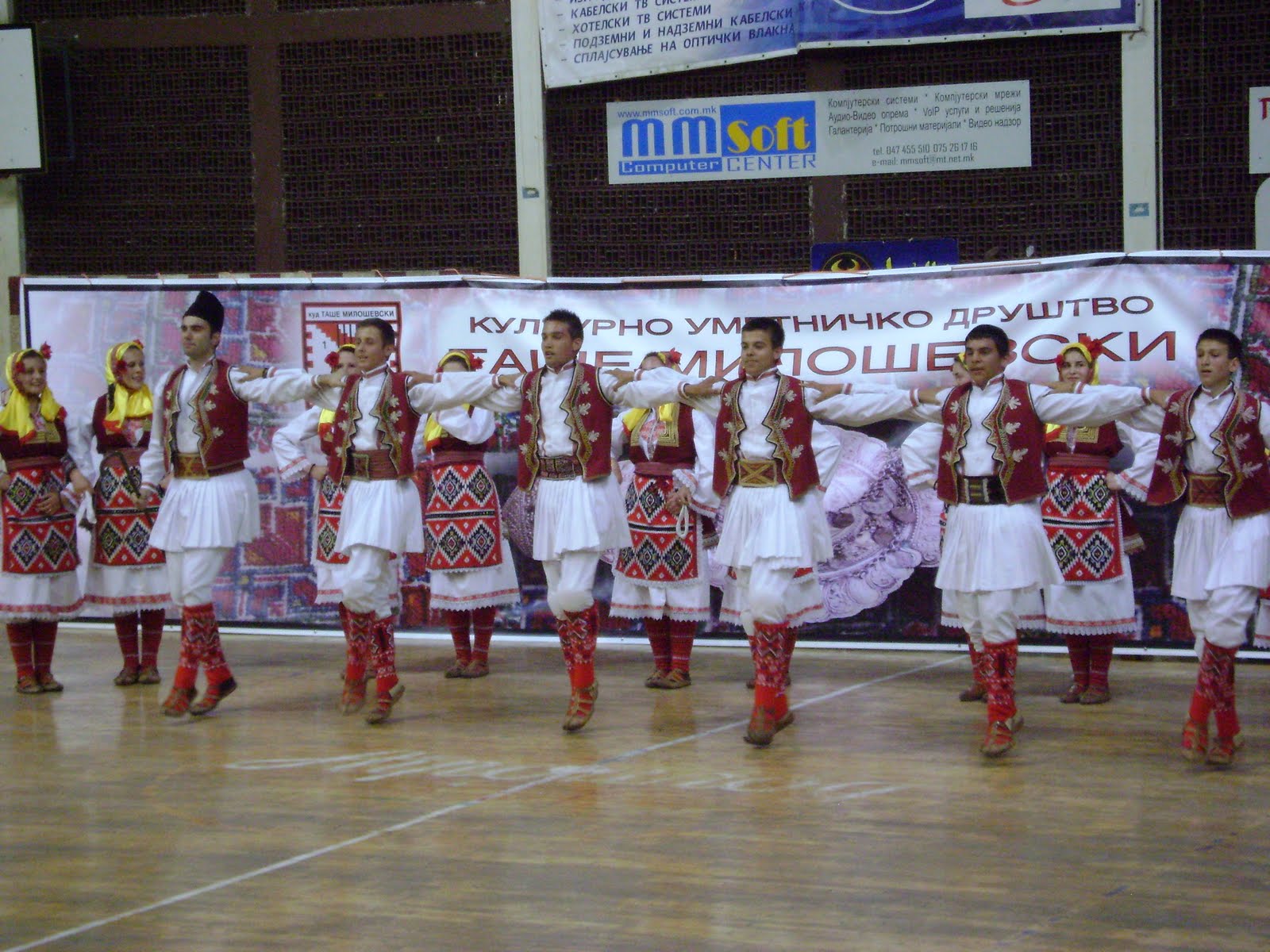 Michelle's Macedonian Adventures: Macedonian Folkdancing