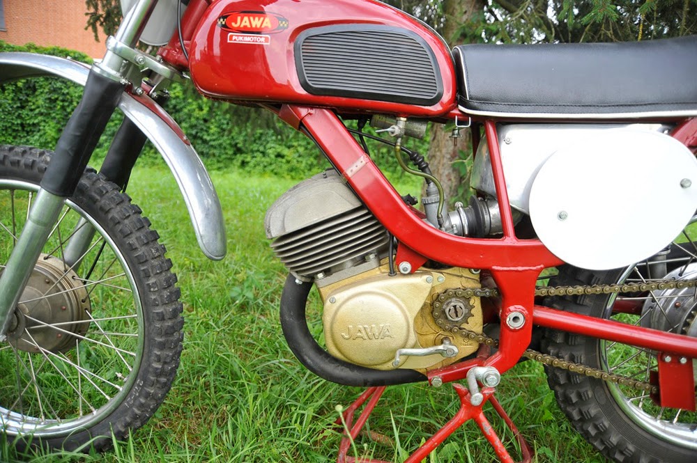 MotArt: Jawa 250 MX Banana Frame
