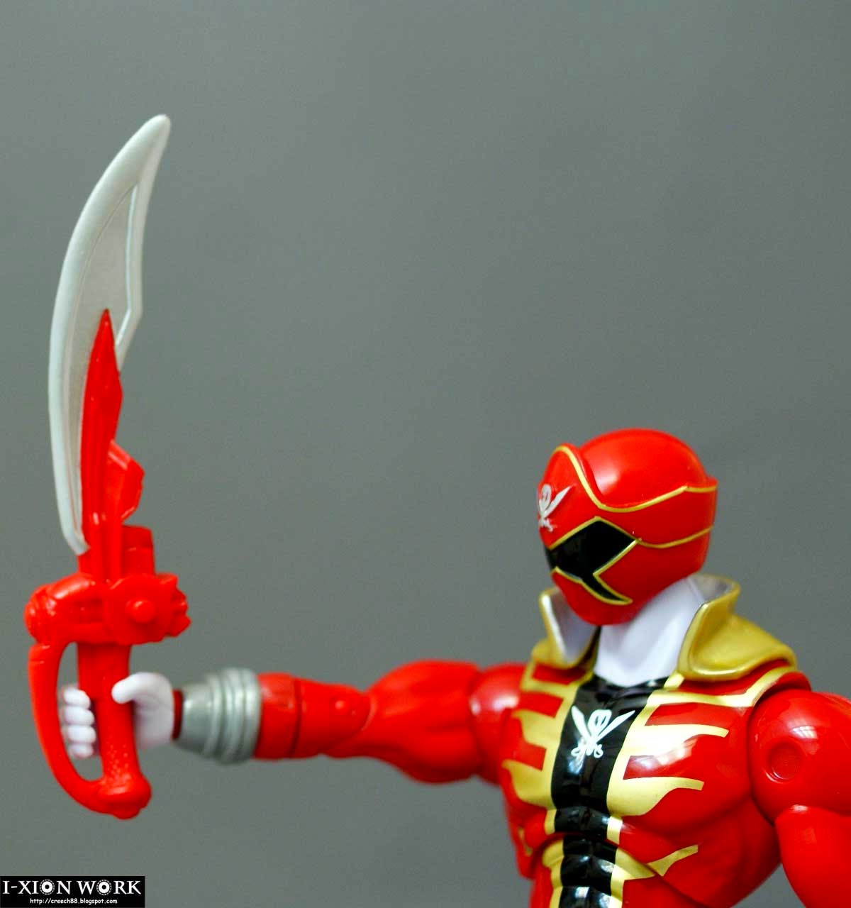 一眼看穿: Power Rangers Super Megaforce - Armored Super Mega Red