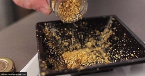 Roti Ini Ditabur Dengan Serbuk Emas - Gaban Comel