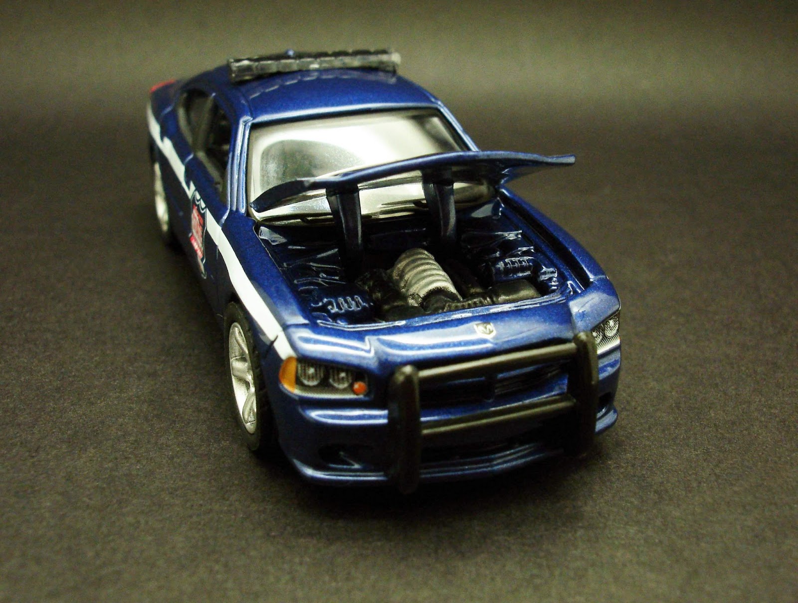 Diecast Hobbist: 2008 Dodge Charger - Wisconsin State Patrol