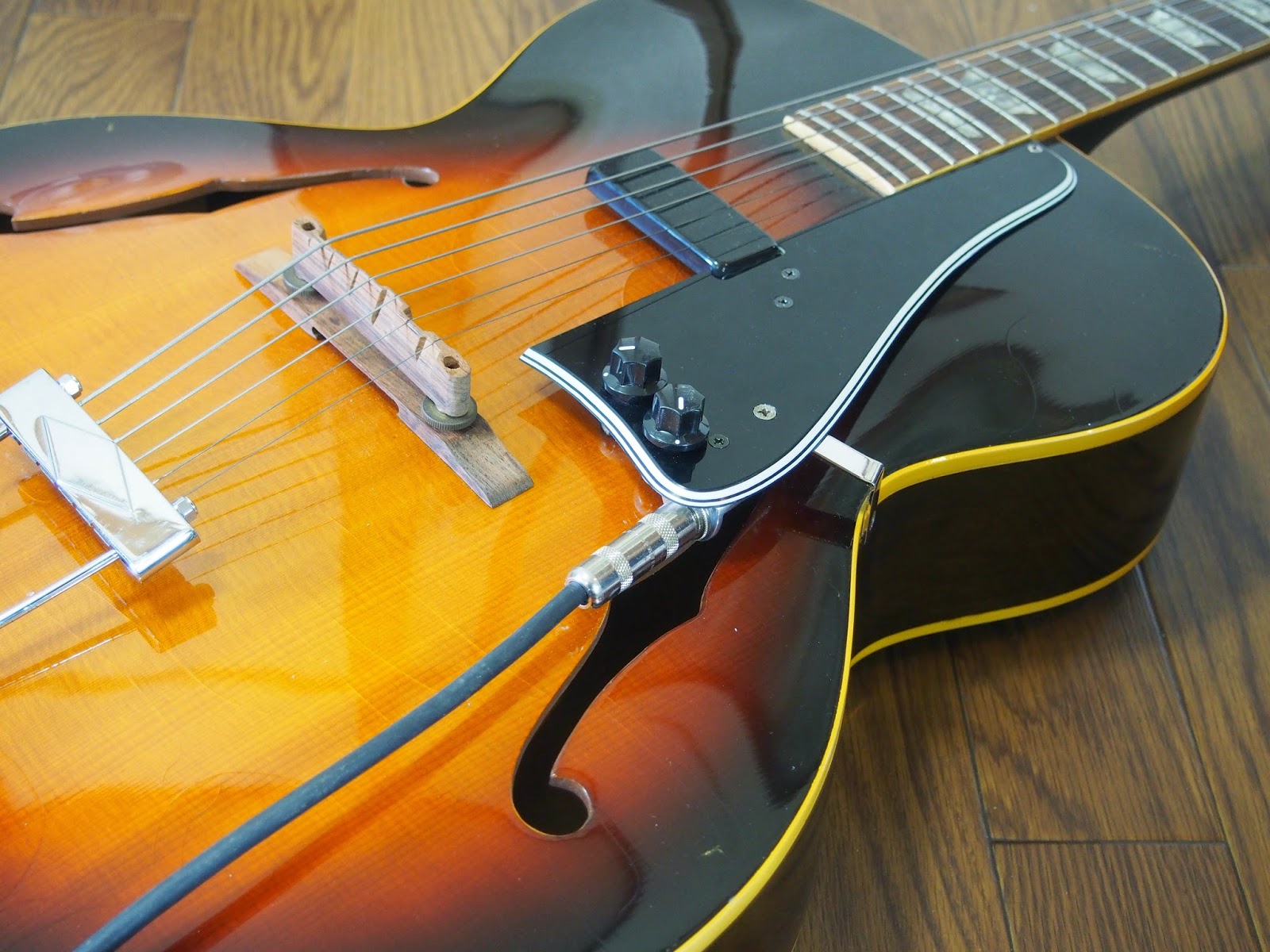 Mah / 松原工房: Floating Pickup / Gibson L-50