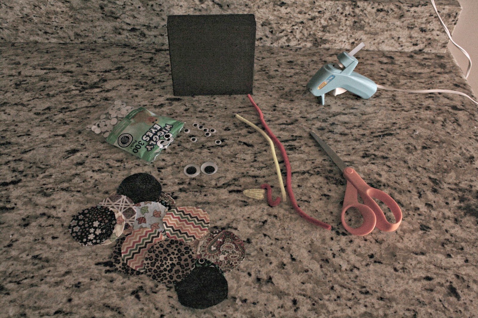 Tada's Kooky Kitchen: Thanksgiving Turkeys-- wooden block craft