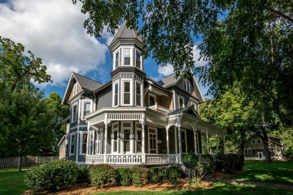 Sweet House Dreams: 1886 Victorian in Springfield, Missouri