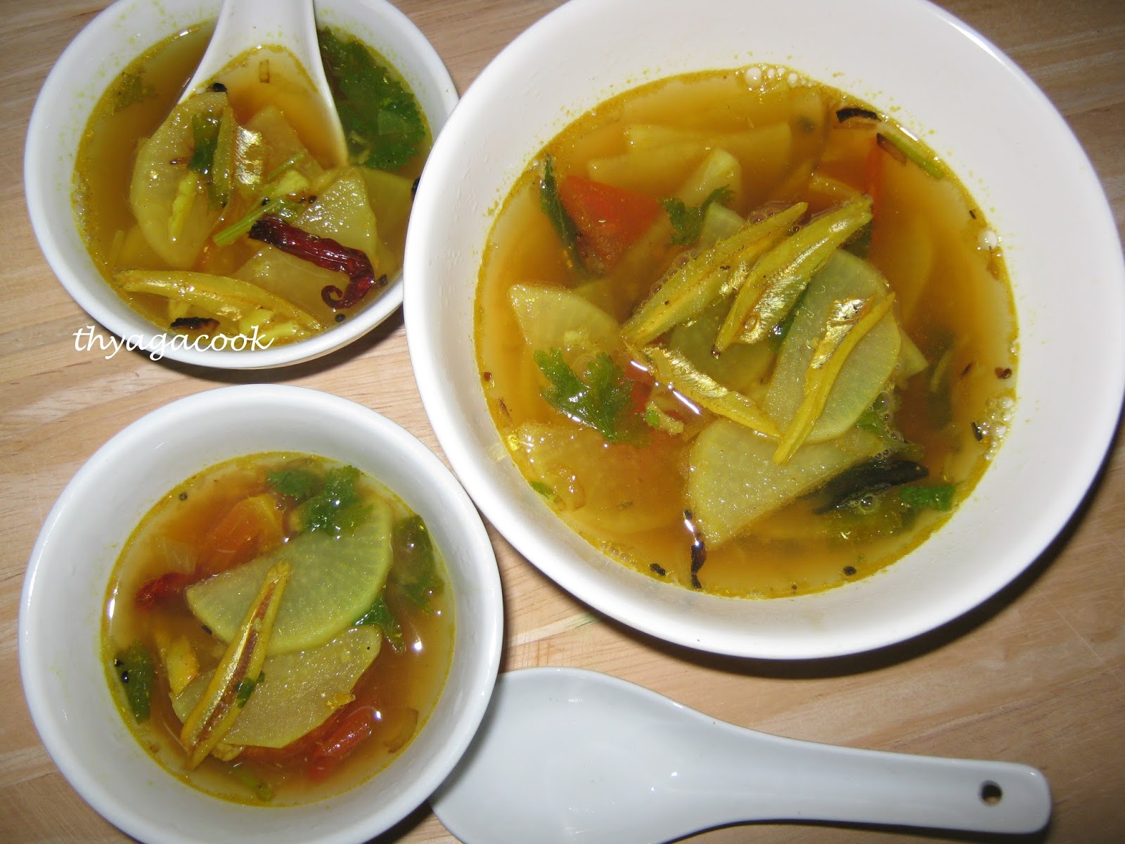 DAUN KARI Masakan Malaysia.....: RASAM IKAN BILIS DENGAN LOBAK PUTIH