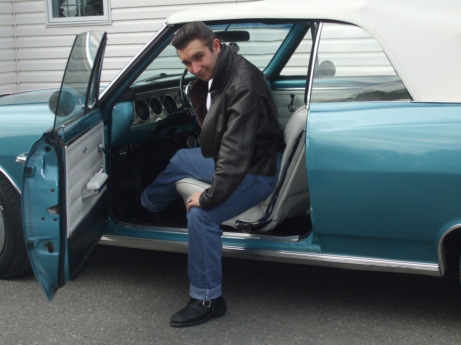 Everybody Comes To Rick's: Saturday night and I just got paid...