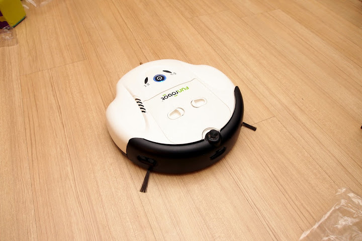 潘大少的敗家好物: [開箱]MSI微星 FUNROBOT iCleaner M800 智慧型吸塵器/掃地機入手