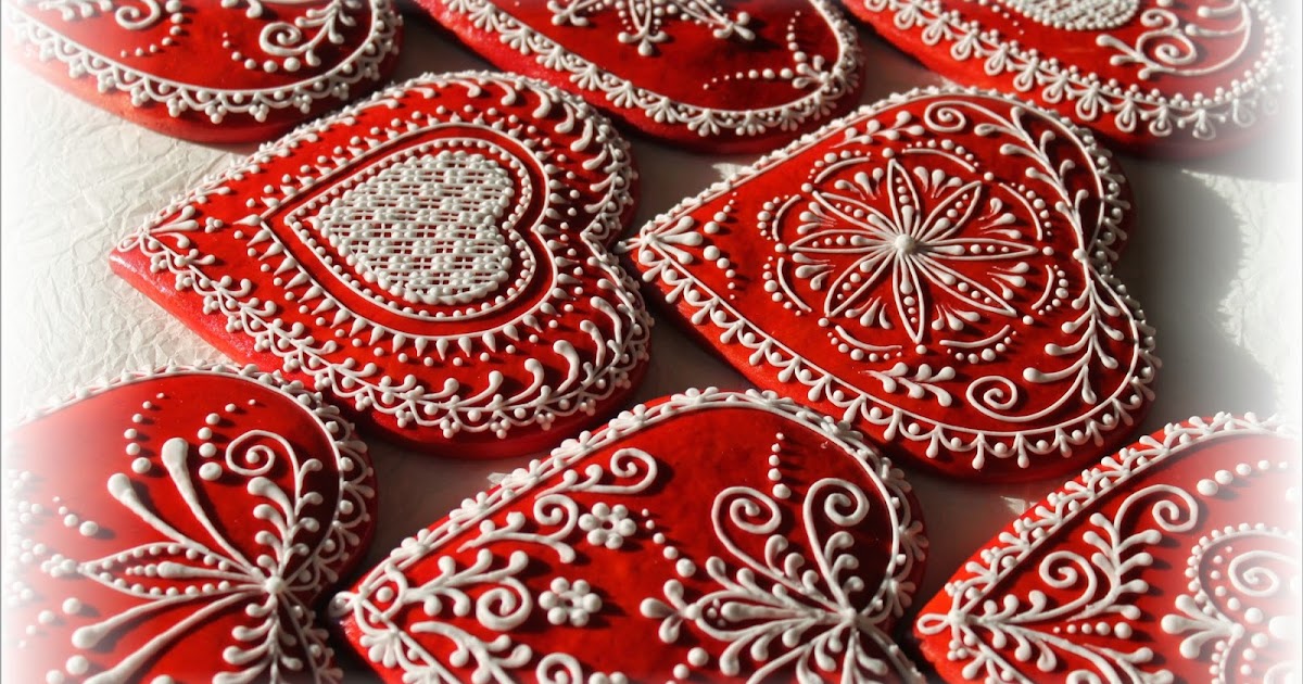 The Gingerbread Artist: Traditional red gingerbread hearts