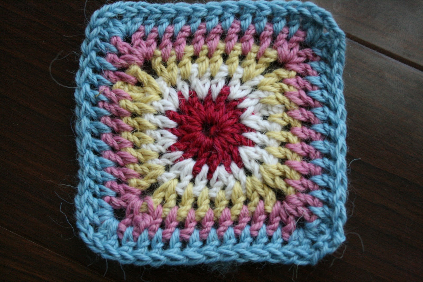 Happy Woman: A new granny square pattern