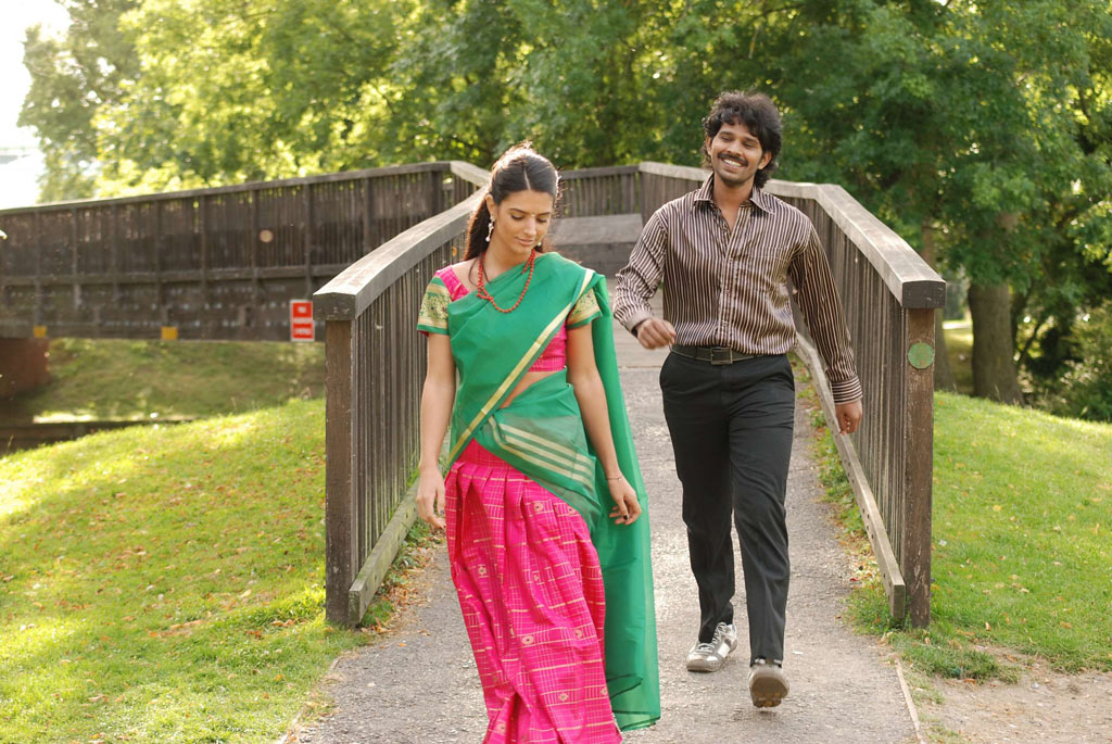 Kadhale Ennai Kadhali Movie Stills - Wallwoods