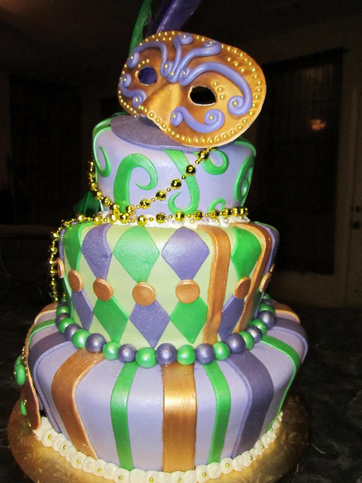 MyMoniCakes: Topsy Turvy Mardi Gras Face Mask Cake