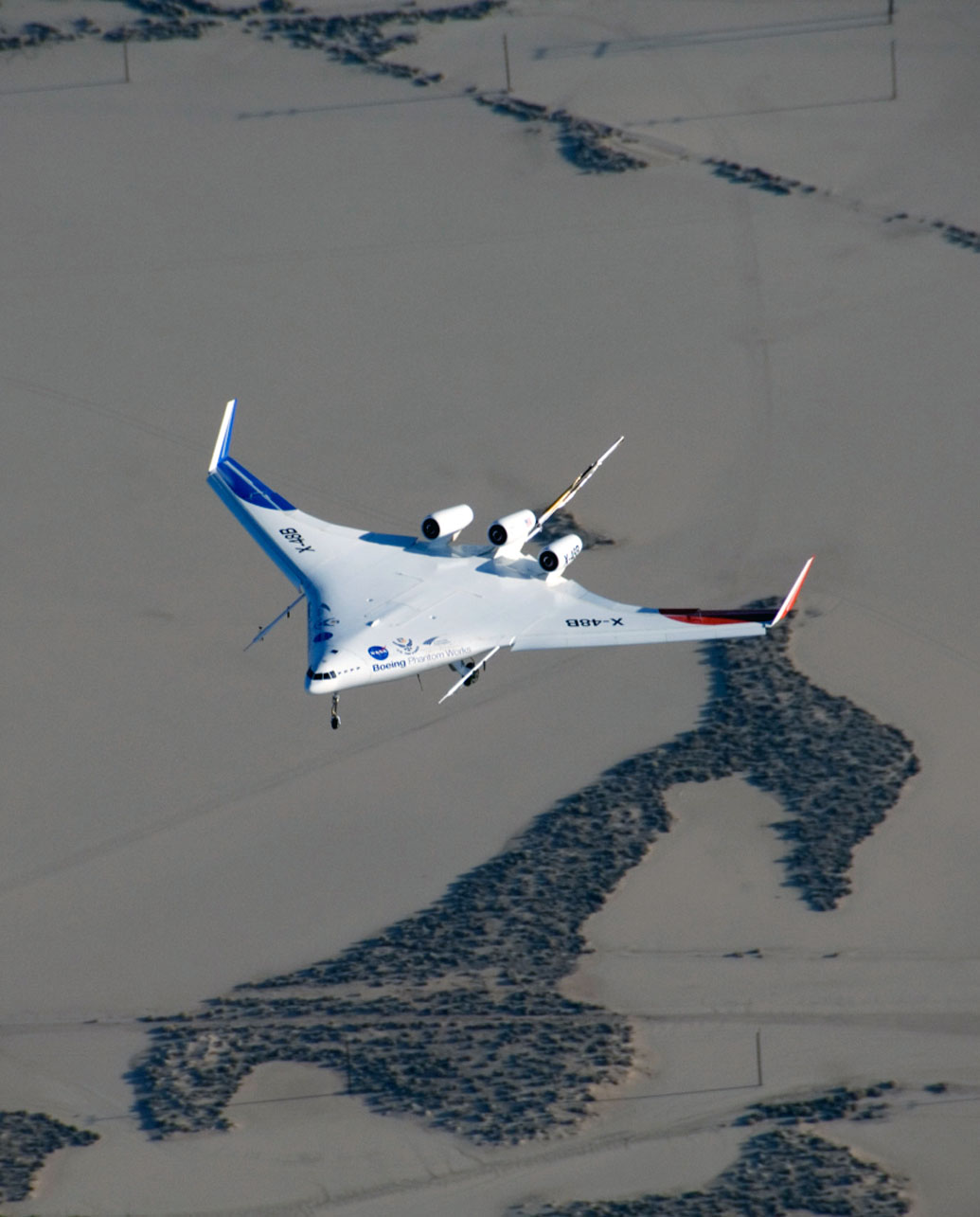 nhungdoicanh: Boeing X-48 BWB