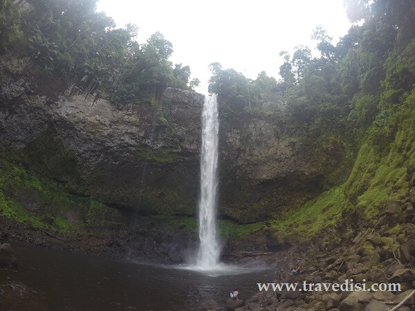 Selayang Pandang Pesona Alam Air Terjun Riam Berawan - Travedisi