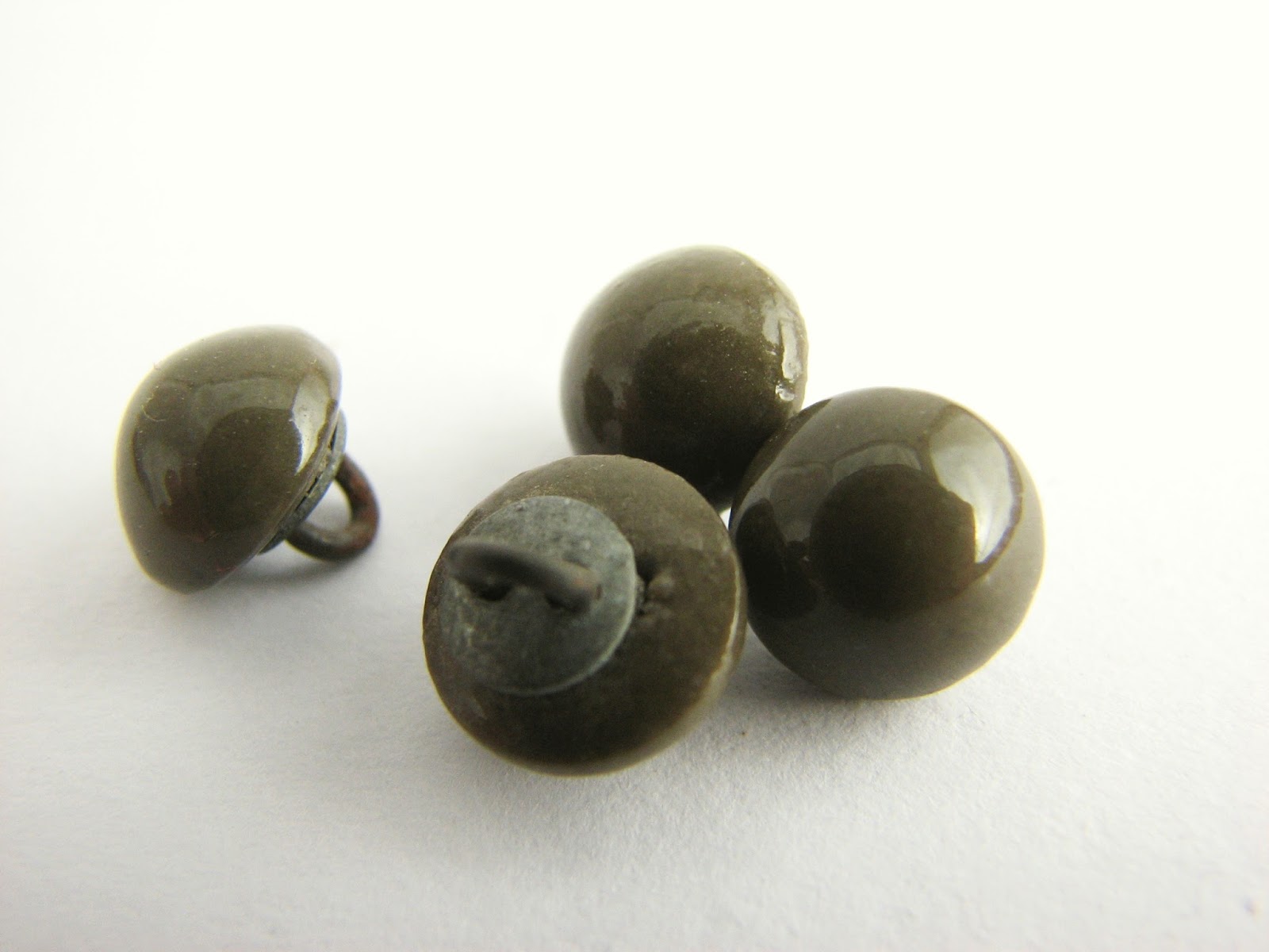 Agnes' Vintage World: Boot buttons