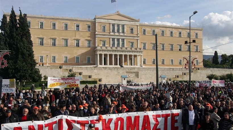 ΣΕ ΑΠΕΡΓΙΑΚΟ ΚΛΟΙΟ ΟΛΟΚΛΗΡΗ Η ΧΩΡΑ... ΥΠΟΜΟΝΗ ΚΑΙ ΚΟΥΡΑΓΙΟ ...