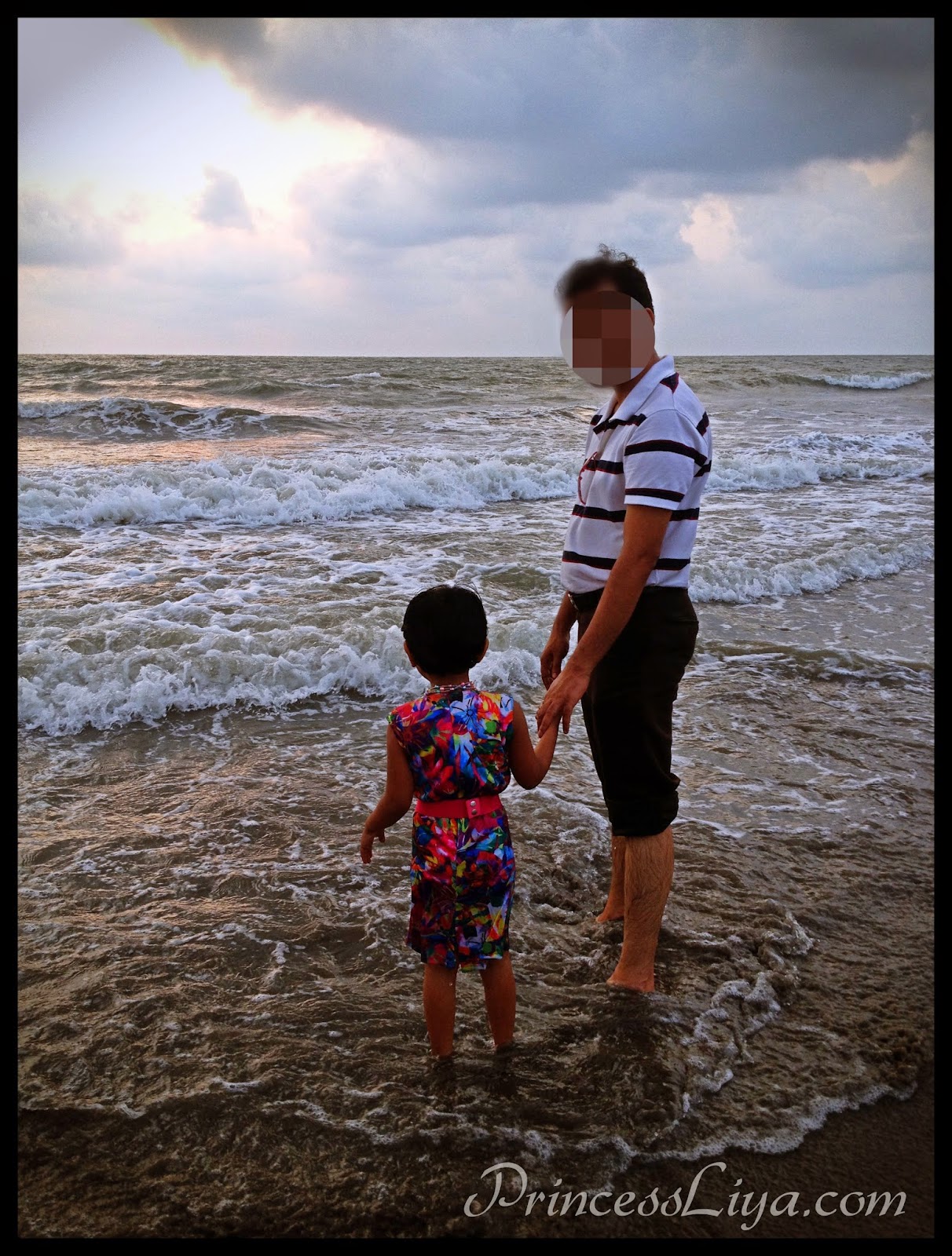 Life with Liya and Zain: A visit to Beypore Port and Beach - 04/19/2014