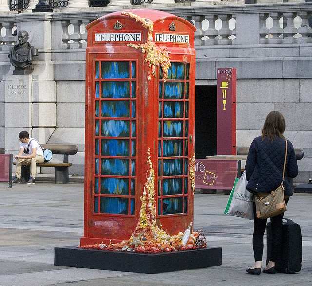 Telephone Boxes Invade London ~ Kuriositas