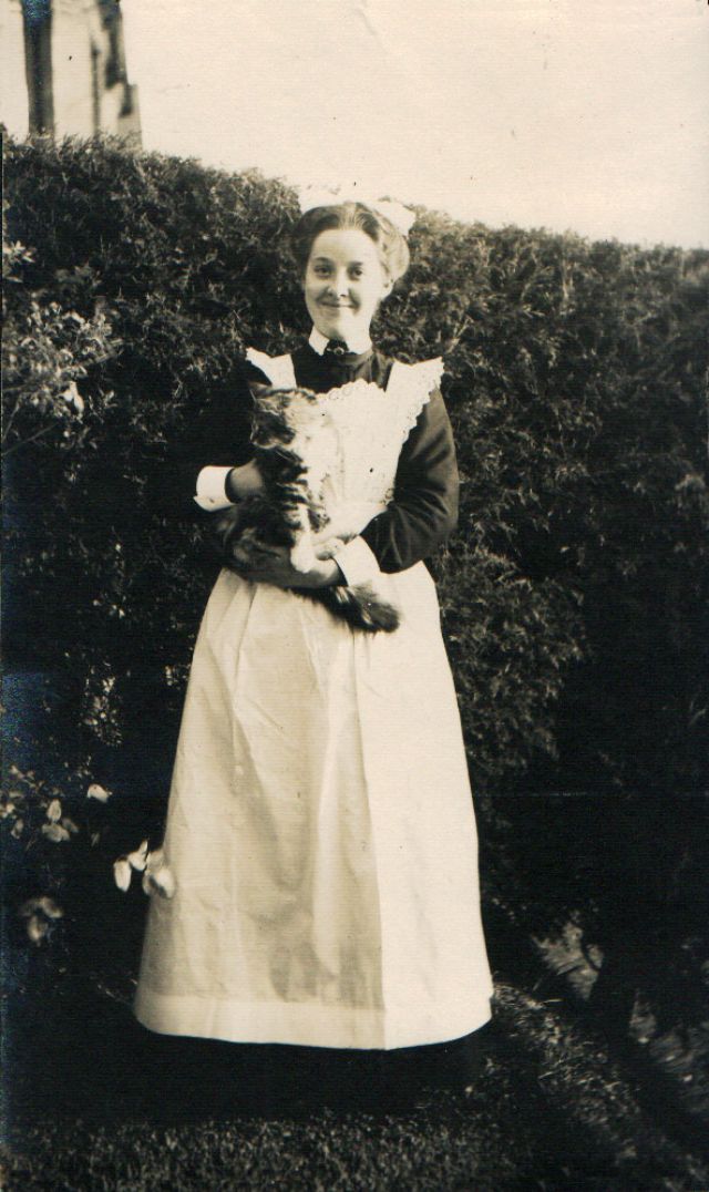 Beautiful Portraits of Edwardian Maids From the 1900s ~ Vintage Everyday