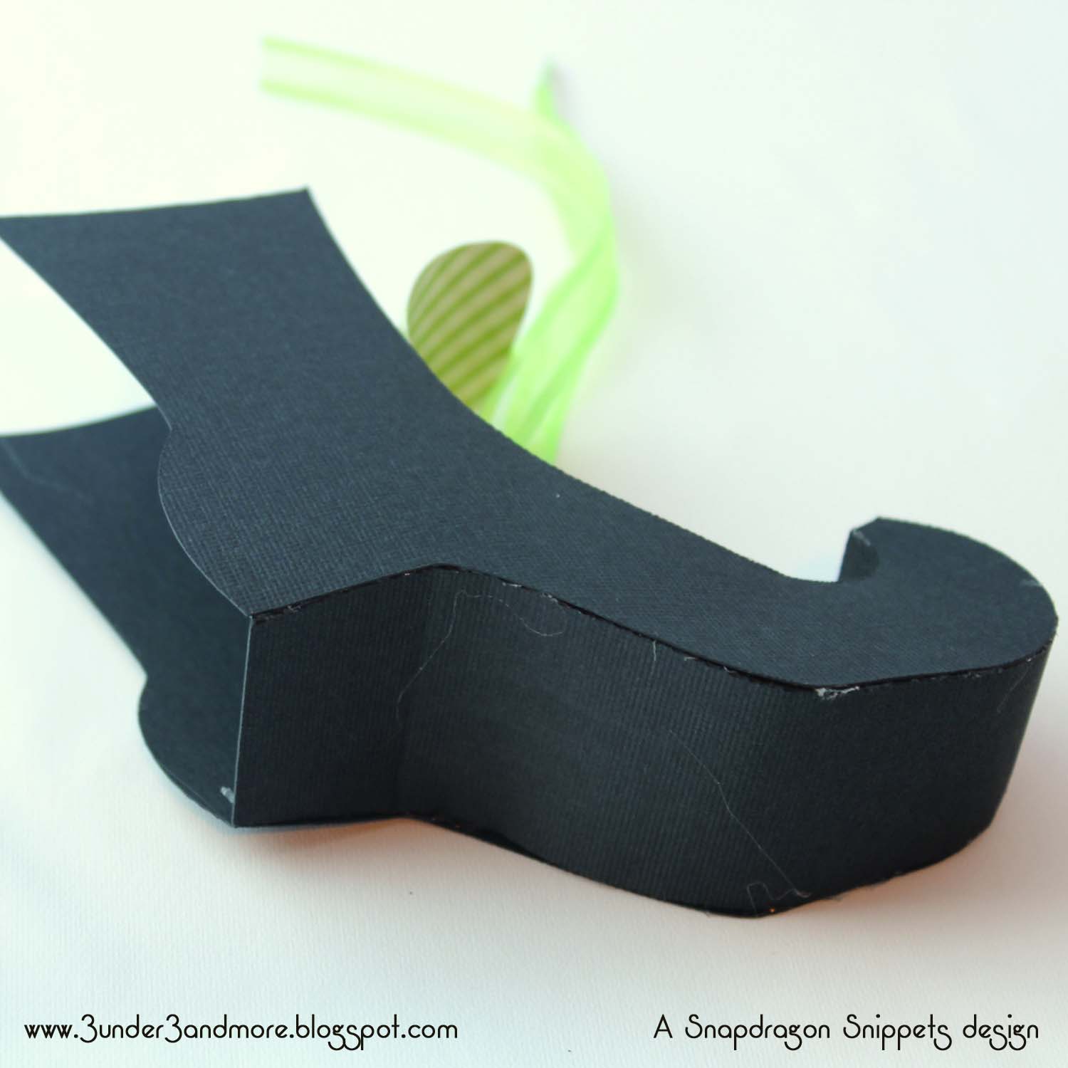 3 under 3 and more: 3D Paper Witch's Boot Tutorial