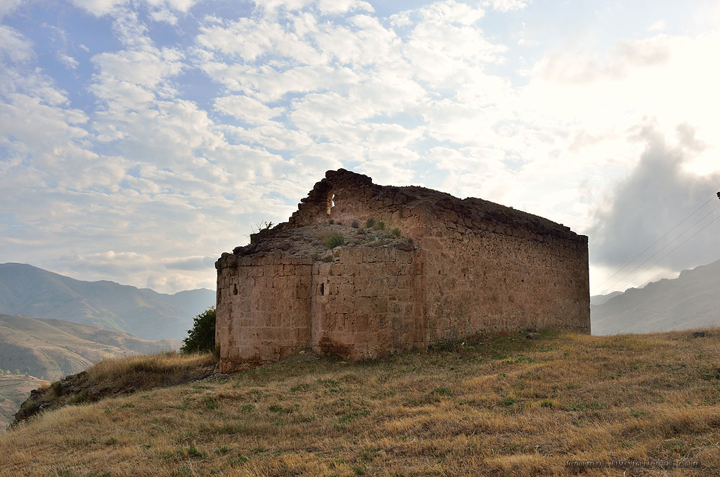 Κρώμνη Πόντου: Η εκκλησία των Αγίων Θεοδώρων στου Γεράντων της Κρώμνης