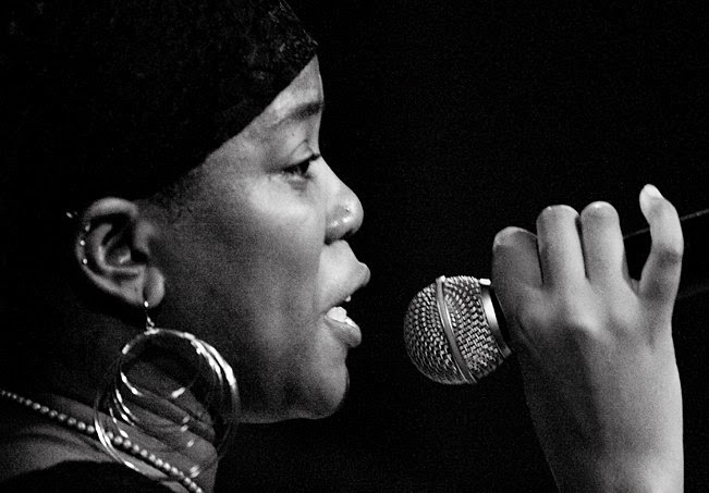 Reggae: A Voz do Povo: Dezarie