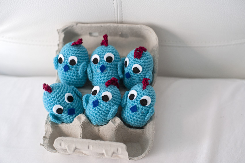 El Gallo Bermejo: Seis pollitos azules