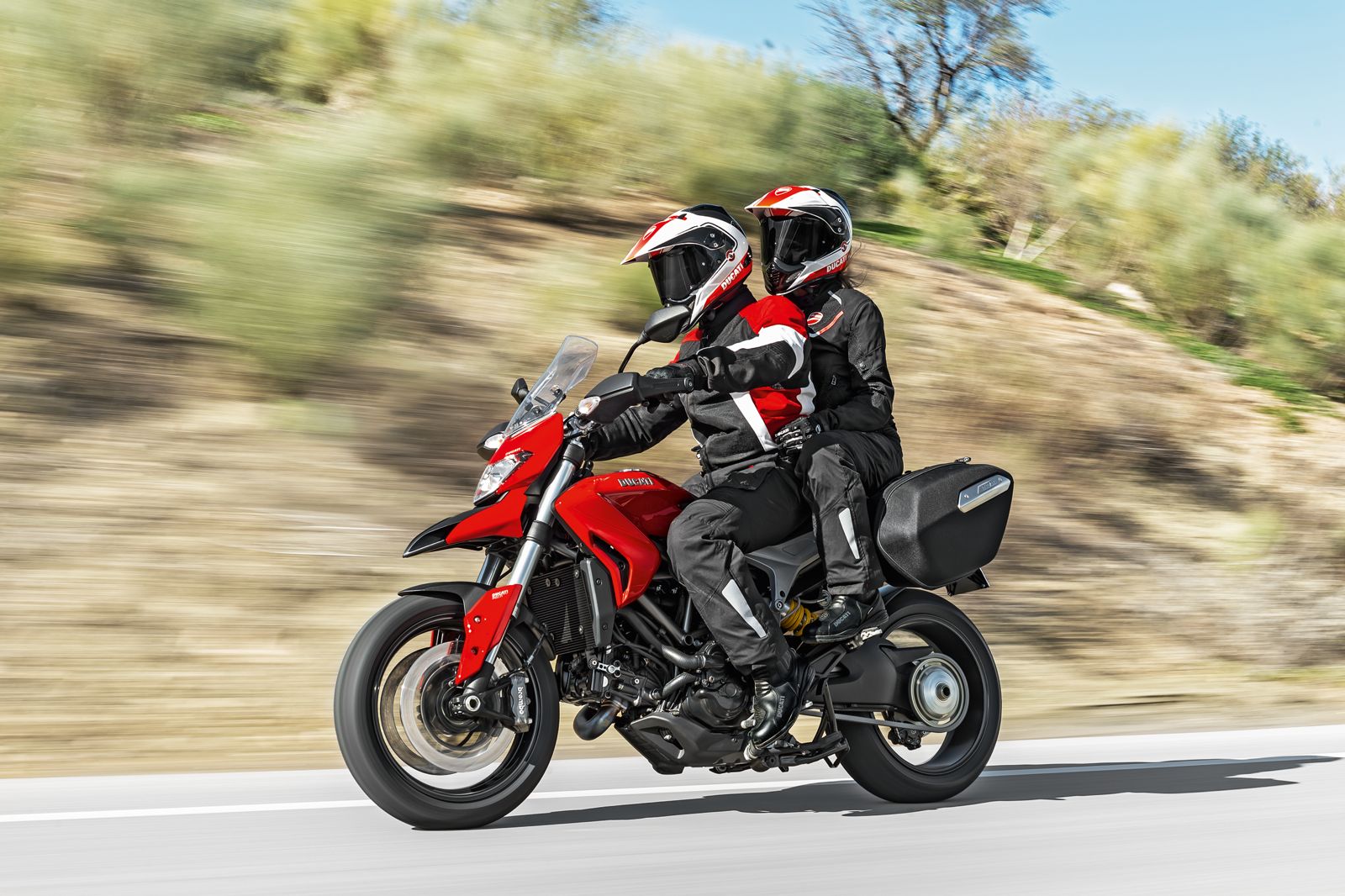 SBK-Channel: Ducati Hyperstrada, turismo da corsa