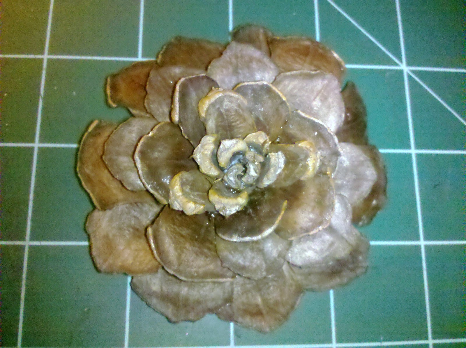 Leighs Creations: Pine Cone Roses Tutorial