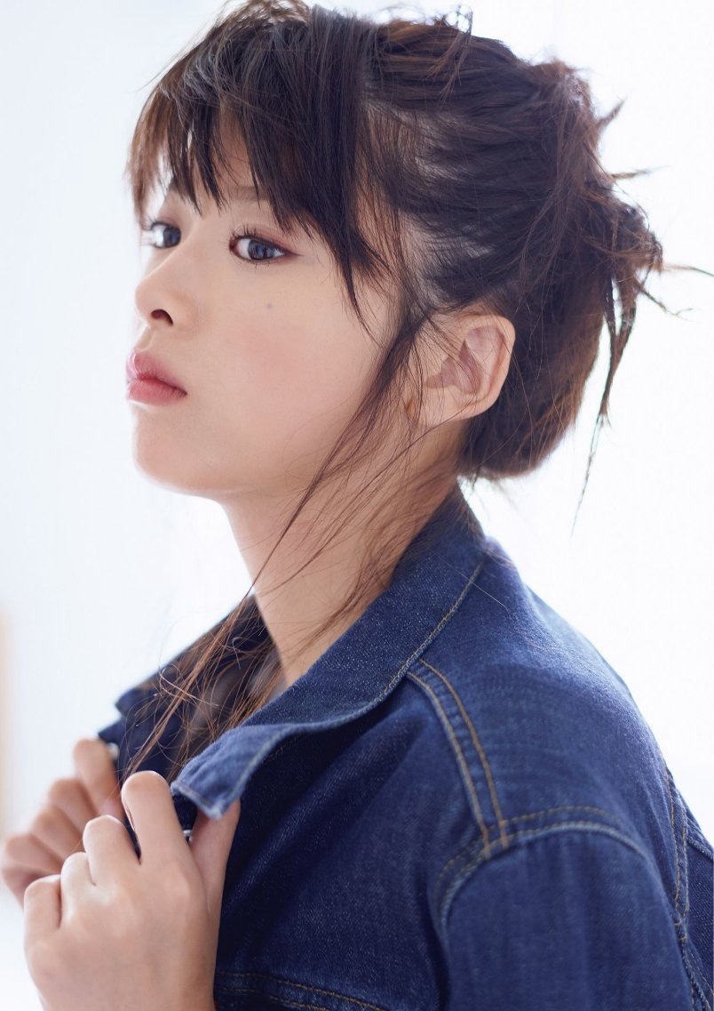 Nao Kanzaki and a few friends: Fumika Baba: "Iropopyo" photobook scans