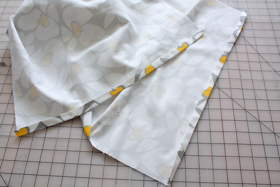 Tutorial: Easy Peasy Envelope Closure Throw Pillow Cover - Naturally ...