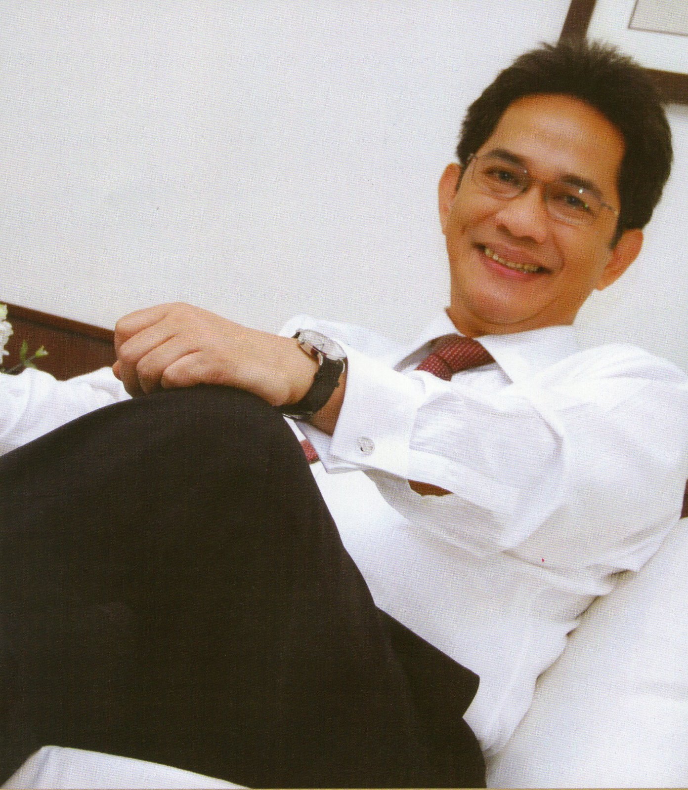 Dobel Y, Yes: Foto-foto Aktivitas Keseharian Dr. Yusron Ihza, LLM