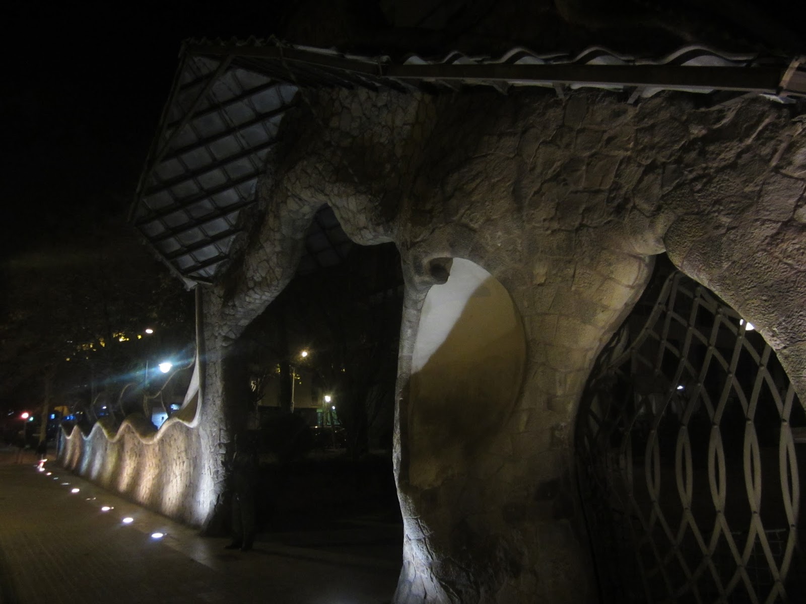 Redescubriendo Barcelona y más allá: 28/07/2015 Gaudí por descubrir ...