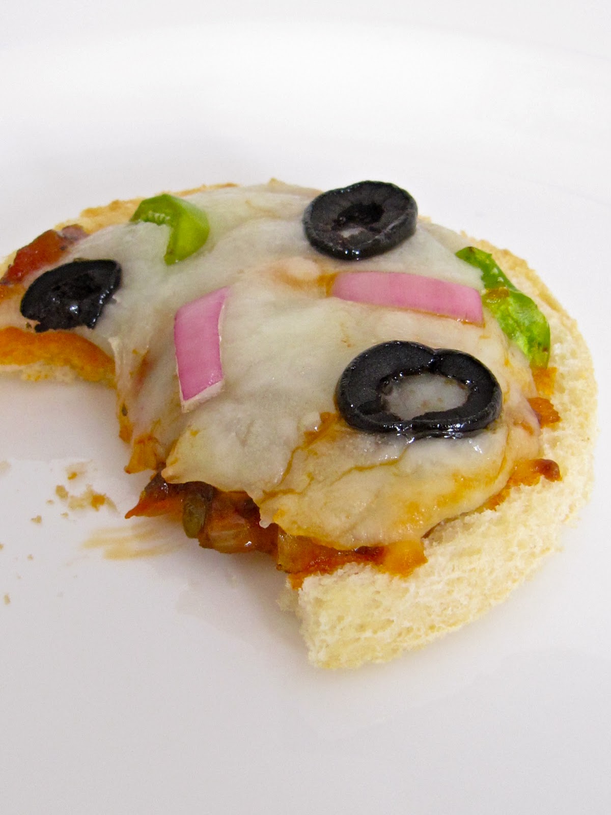 Plateful: Mini Pizzas with Bread and Pastry Crusts