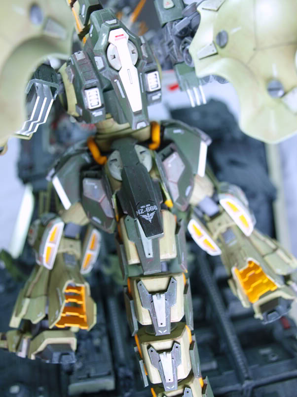Dragon Head Kshatriya VS Unicorn Gundam Centaur custom build with Diorama