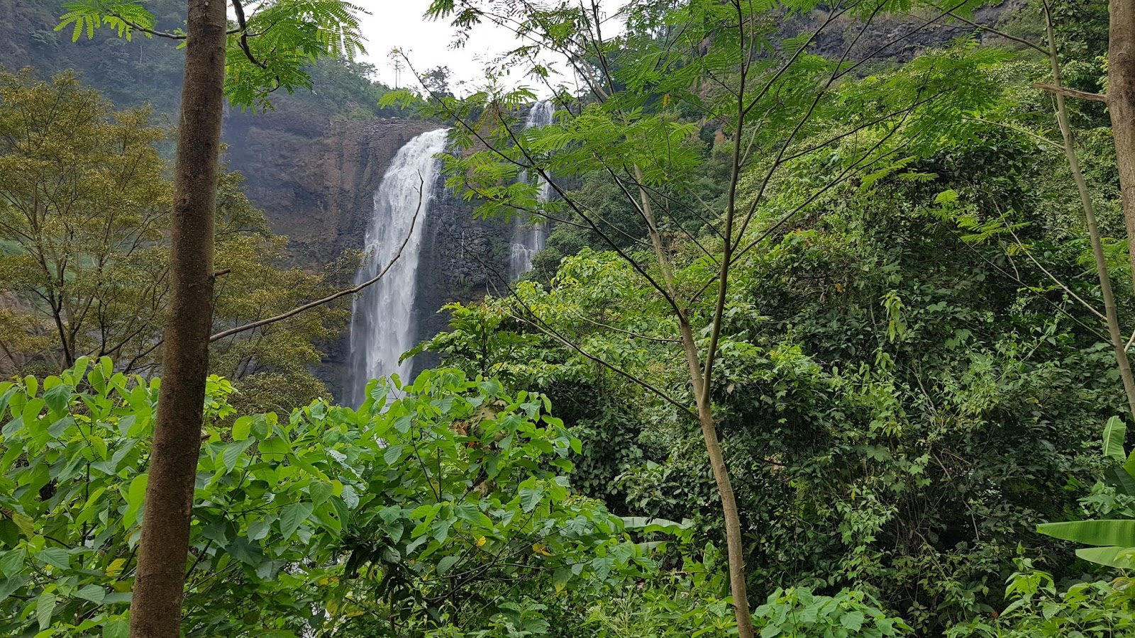 Jelajah Ciletuh-Pelabuhan Ratu Geopark Bagian 5: Curug Puncak Manik