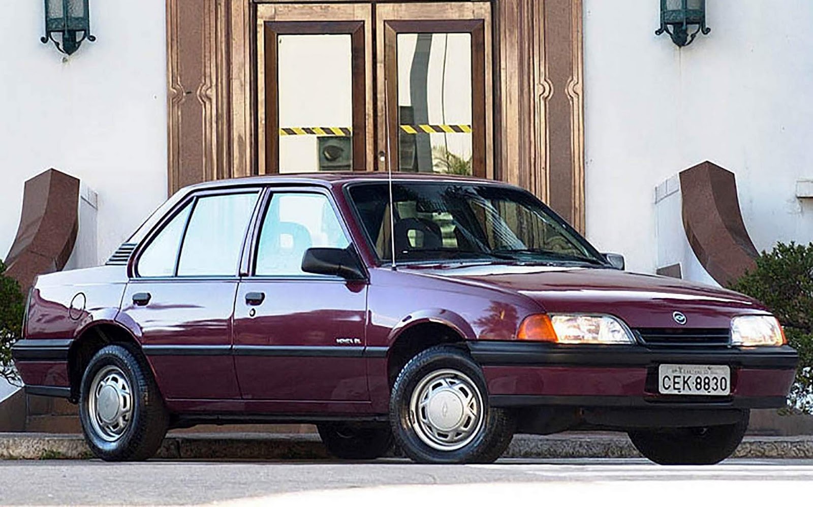 Chevrolet Monza: clássico da GM saiu de linha em 1996