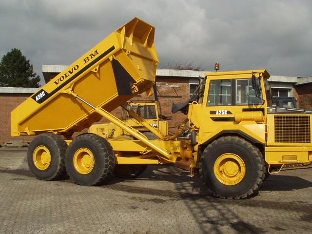 Dumpere articulate VOLVO A25 second hand de vanzare An 1996 38.500 Euro
