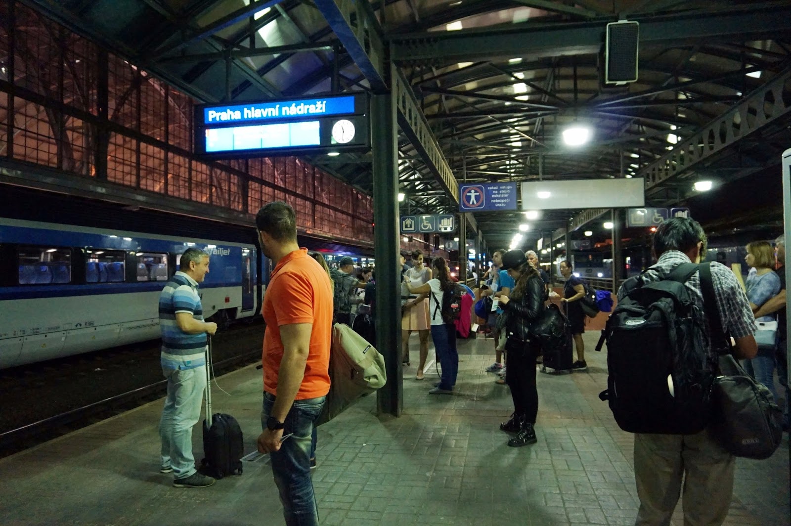 Guide to Taking the Prague to Budapest Night Train- EN477 — Raincouver ...
