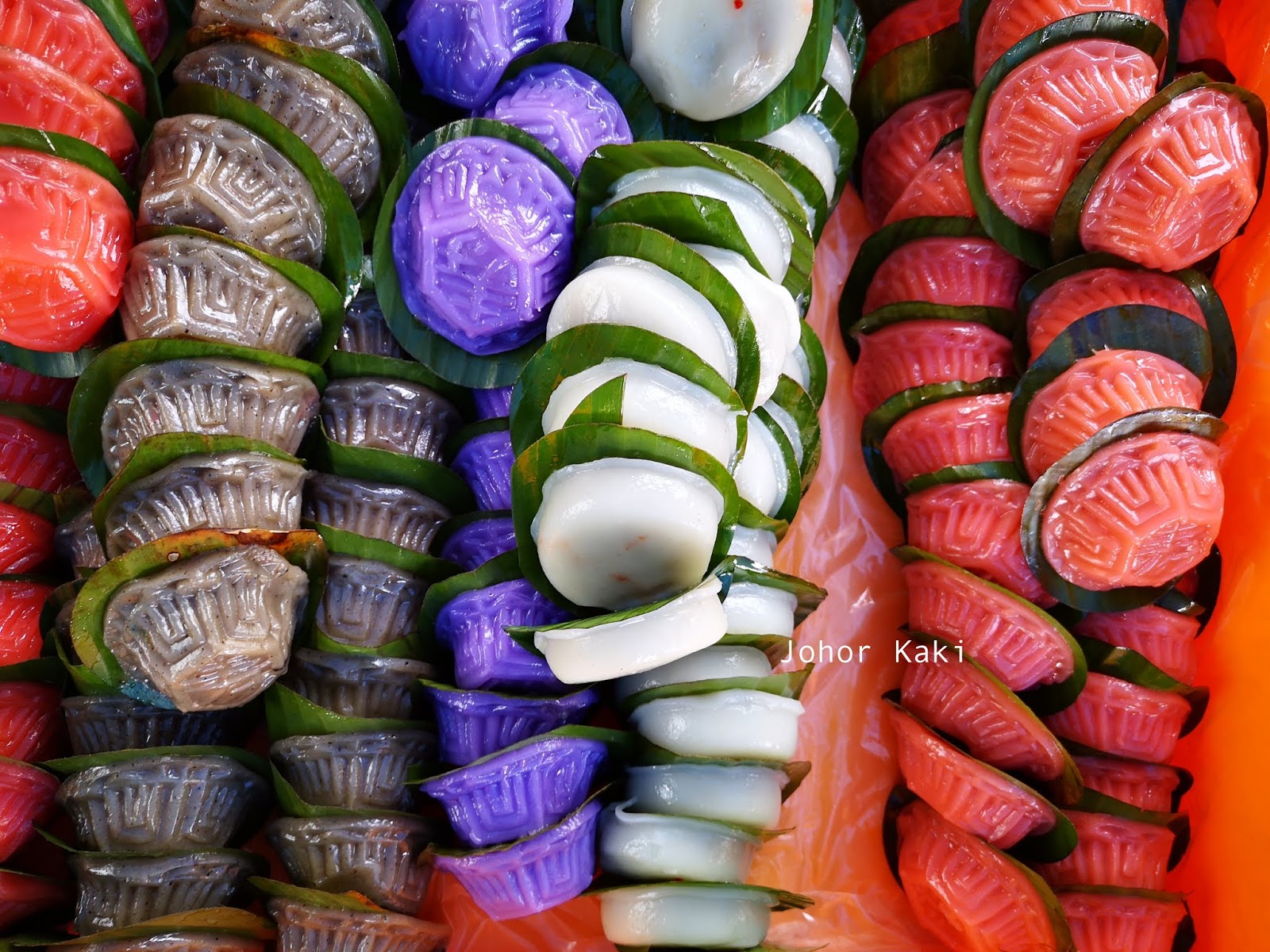 Street Side Handmade Teochew Kuih Stall at Jalan Harmonium 9 in JB ...