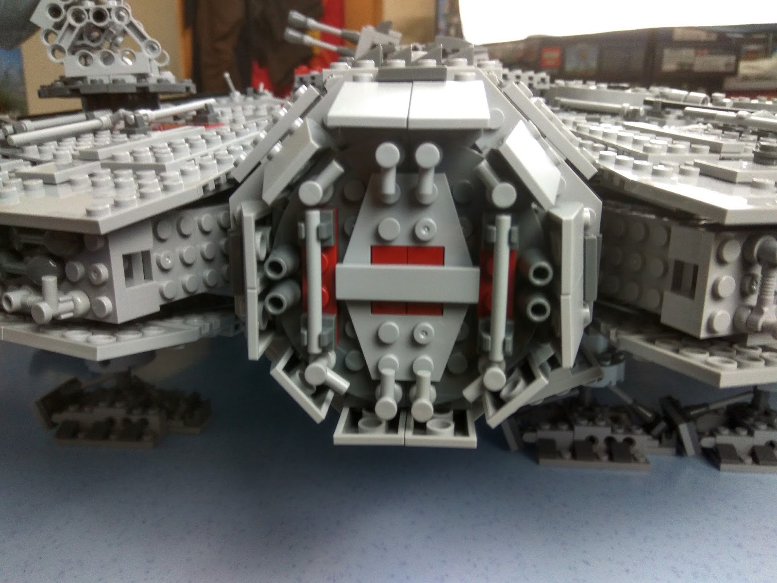 .: Monkeys Can Game :.: LEPIN 05033 UCS Millennium Falcon Review