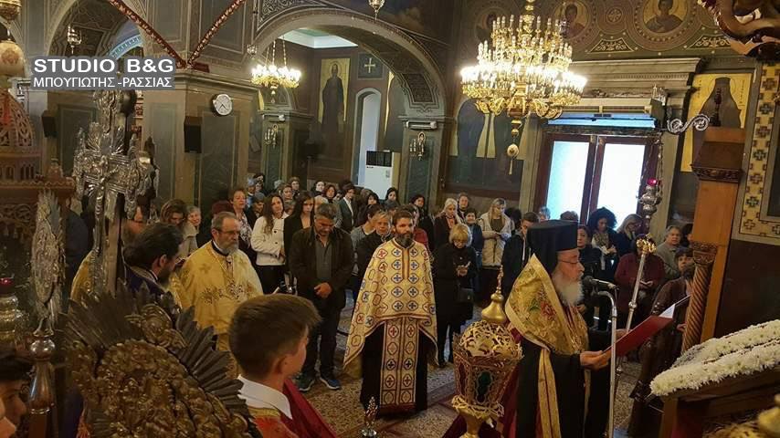 Άγιοι και Εκκλησία: Η ΑΚΟΛΟΥΘΙΑ ΤΟΥ ΑΚΑΘΙΣΤΟΥ ΥΜΝΟΥ ΣΤΟΝ ΑΓΙΟ ΠΕΤΡΟ ΑΠΟ ...
