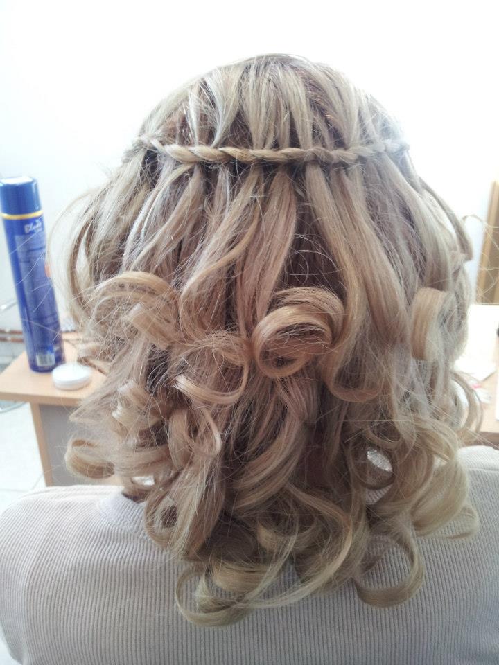 Coafuri: Bucle- par mediu